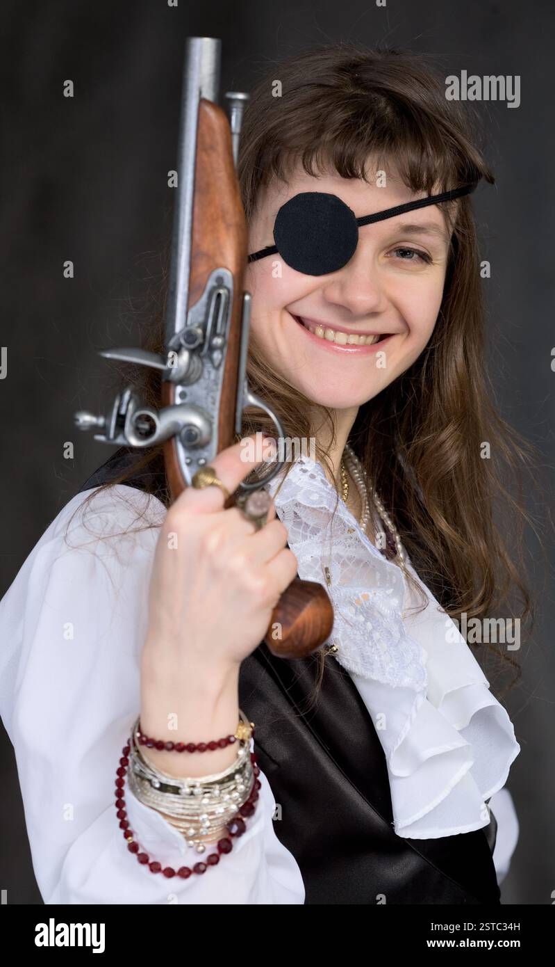 Female with eye patch hi-res stock photography and images - Alamy