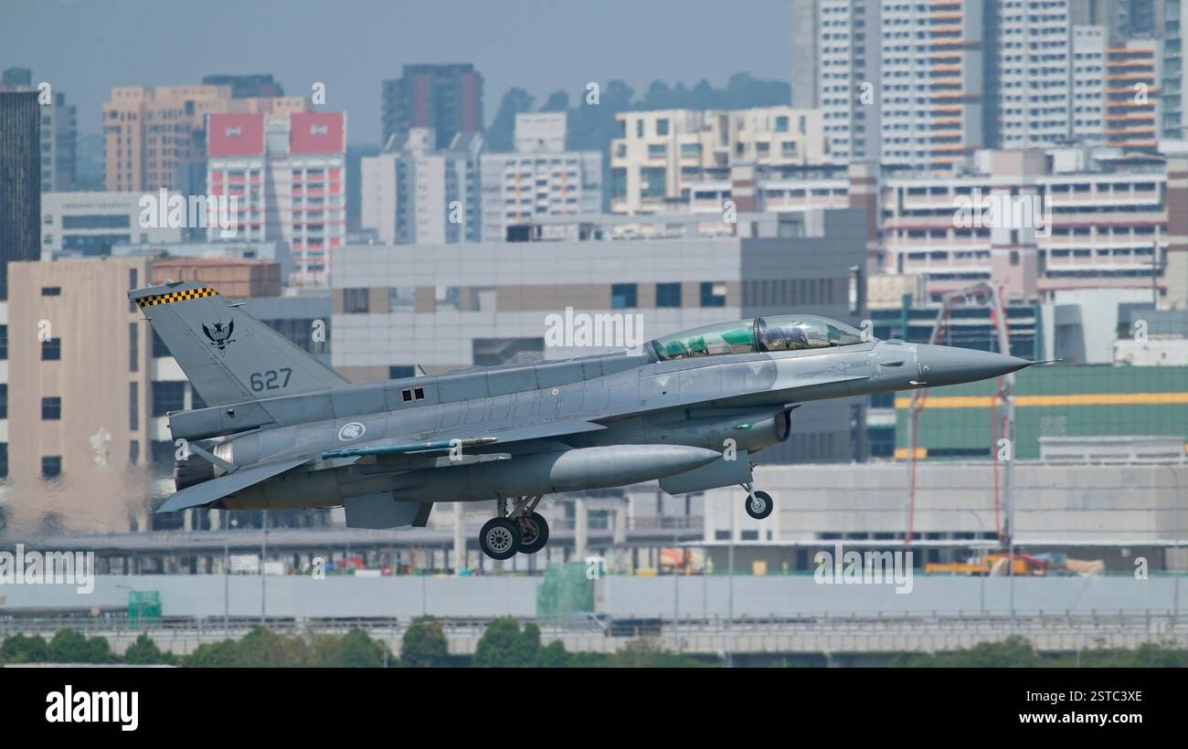 Republic of Singapore Air Force F-16 fighters returning to base Stock ...
