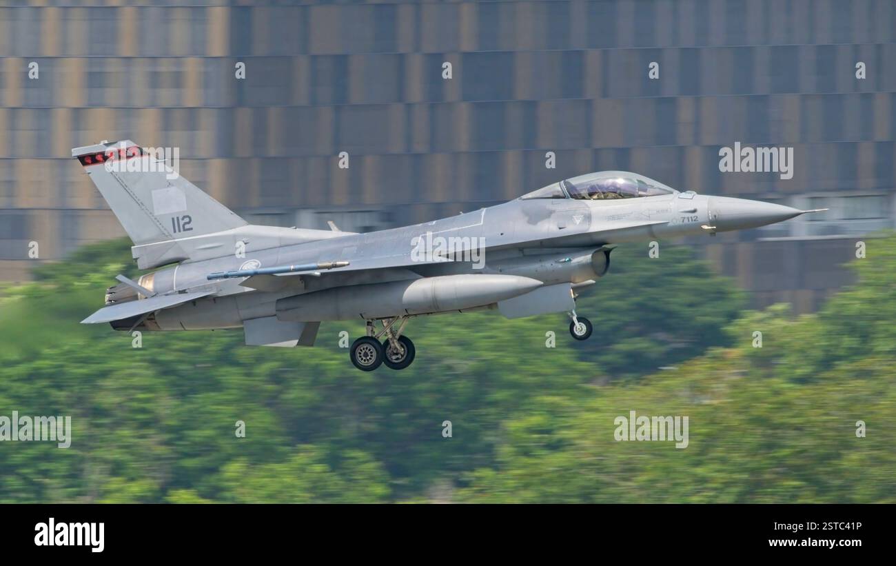 Republic of Singapore Air Force F-16 fighters returning to base Stock ...