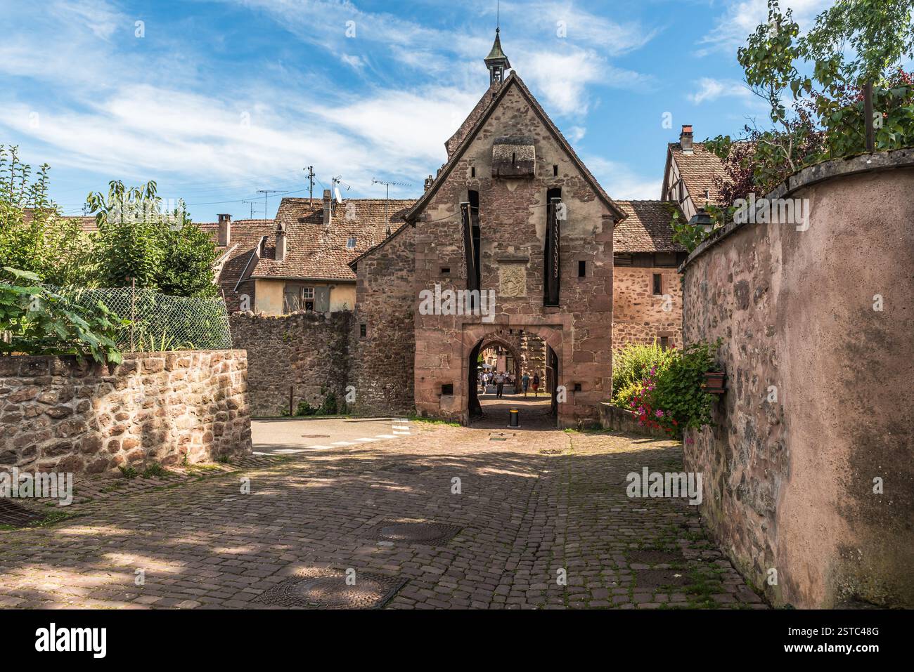 Upper gate La Porte Haute and town wall in Riquewihr, Alsace, France ...