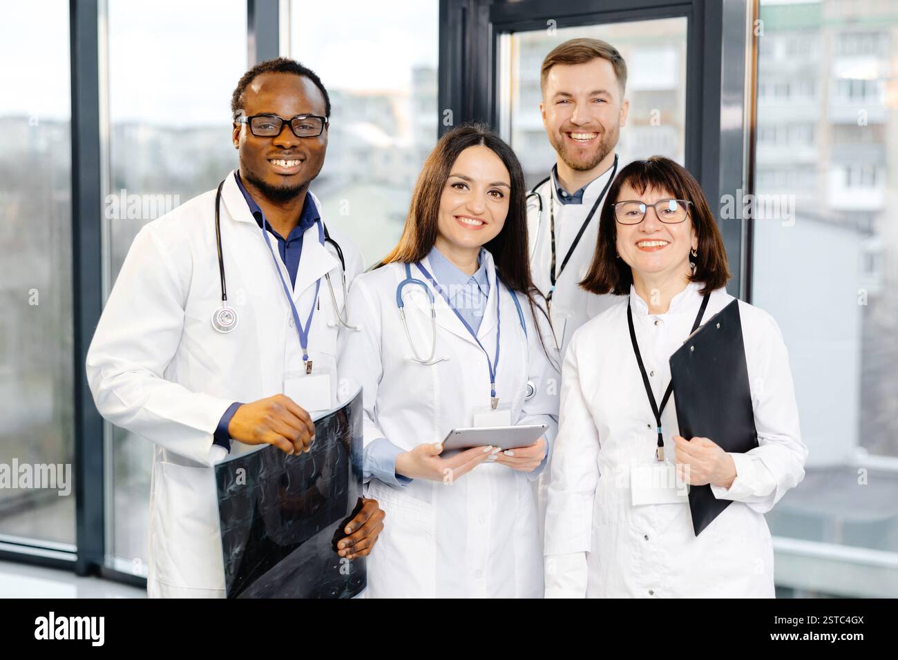 Team doctors work together in hi-res stock photography and images - Alamy