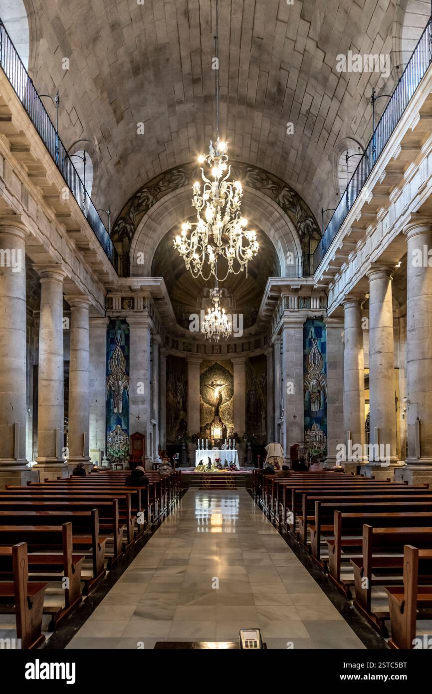 inside Cathedral (Concatedral) Basílica de Santa María de Vigo, Spain ...