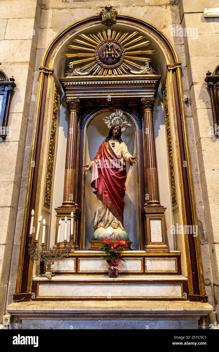 inside Cathedral (Concatedral) Basílica de Santa María de Vigo, Spain ...