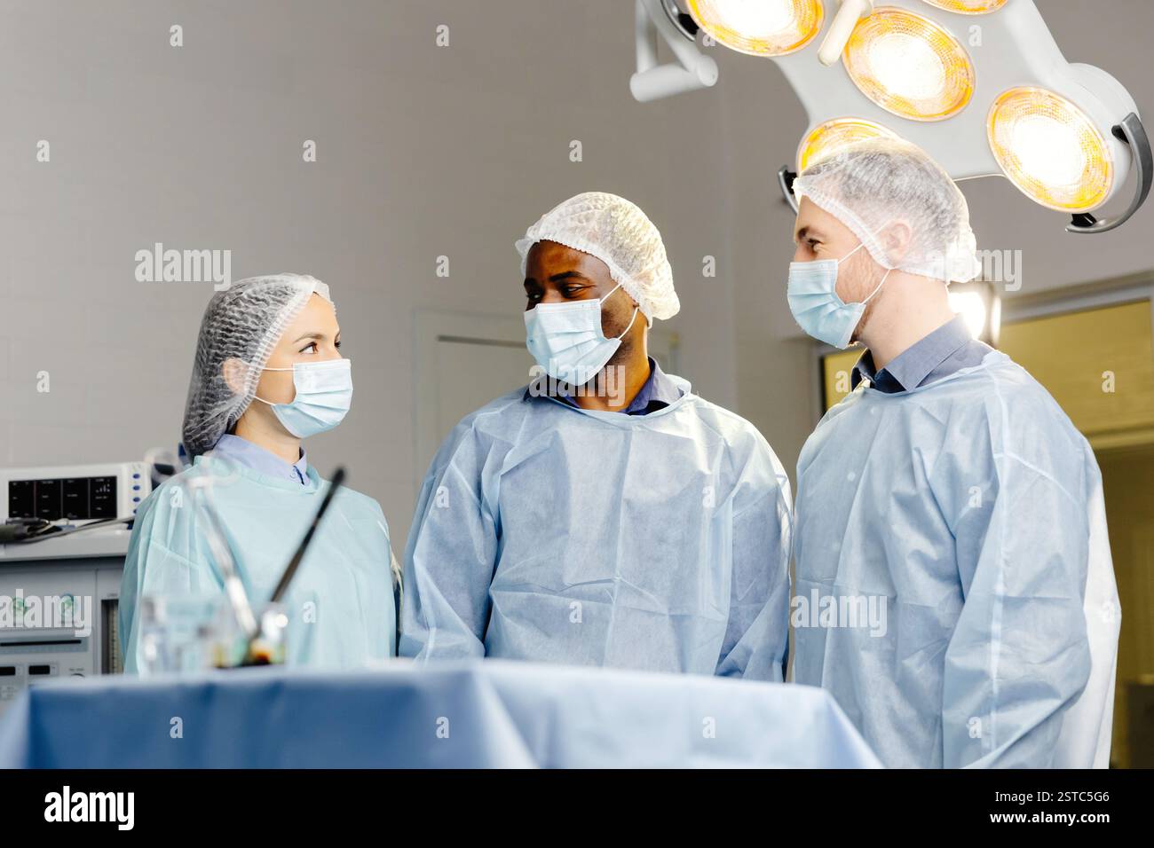 Diverse doctors hi-res stock photography and images - Alamy