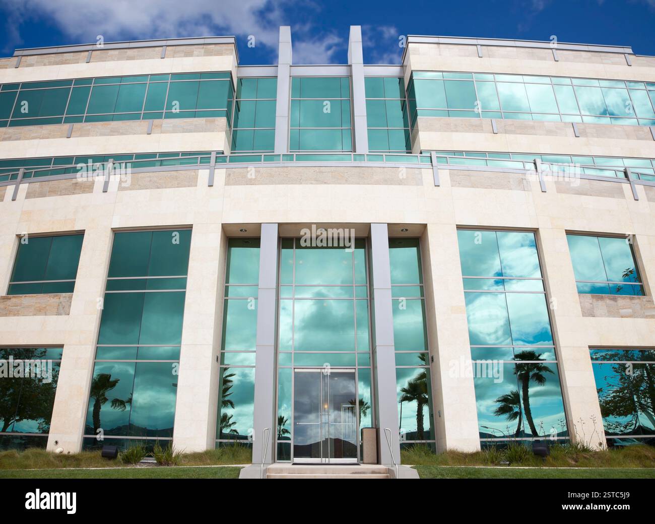 Tall dramatic windows hi-res stock photography and images - Alamy
