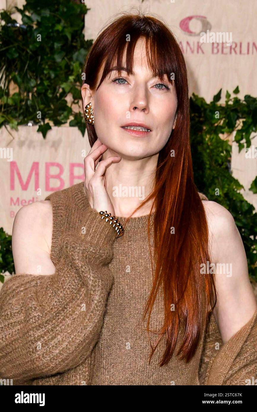 Nora von Waldstätten Schauspielerin zu Gast auf der Medienboard Party ...