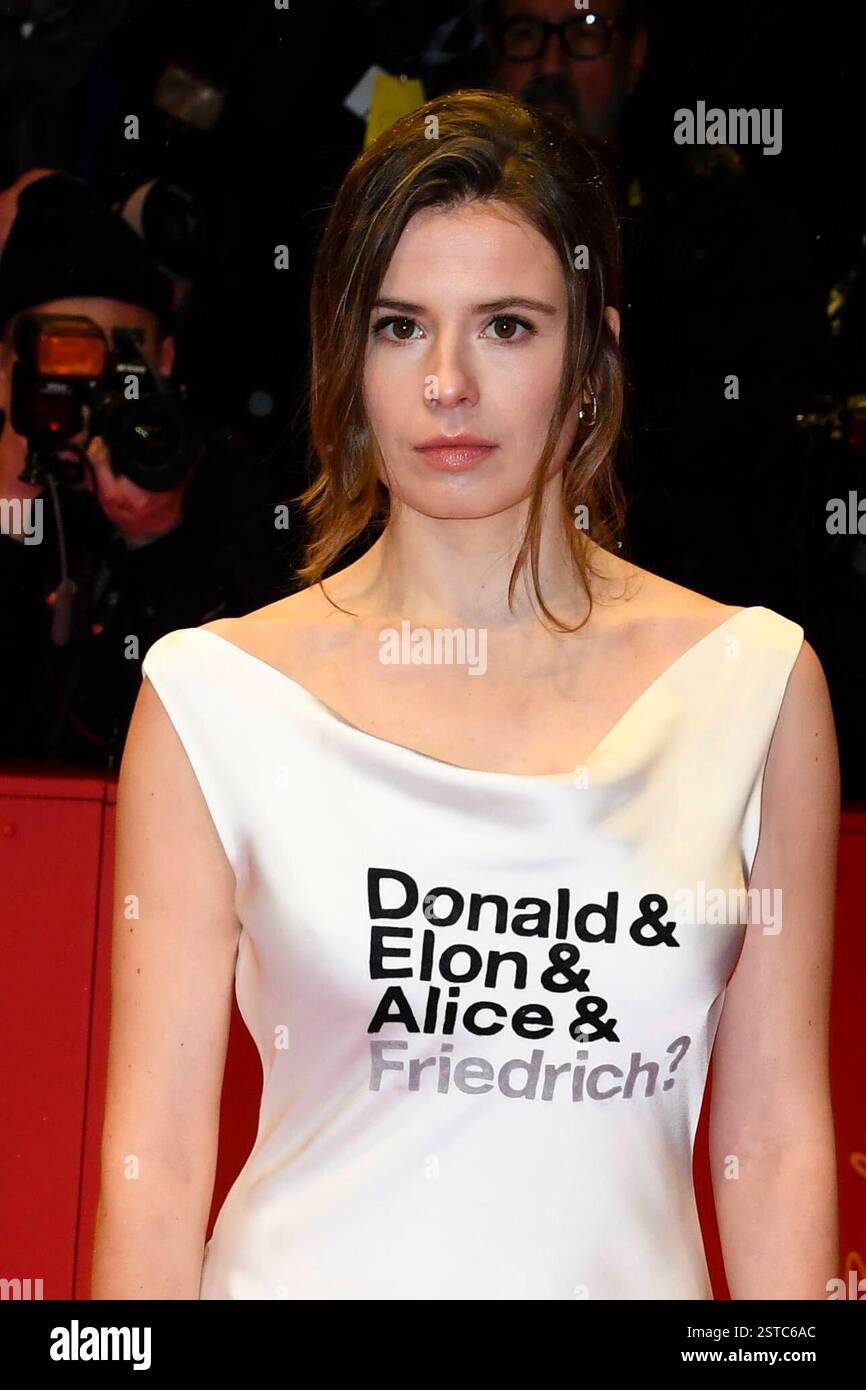 Luise Neubauer zu Gast auf dem Roten Teppich bei der Kino Film Weltpremiere Das Licht eröffnungs ...