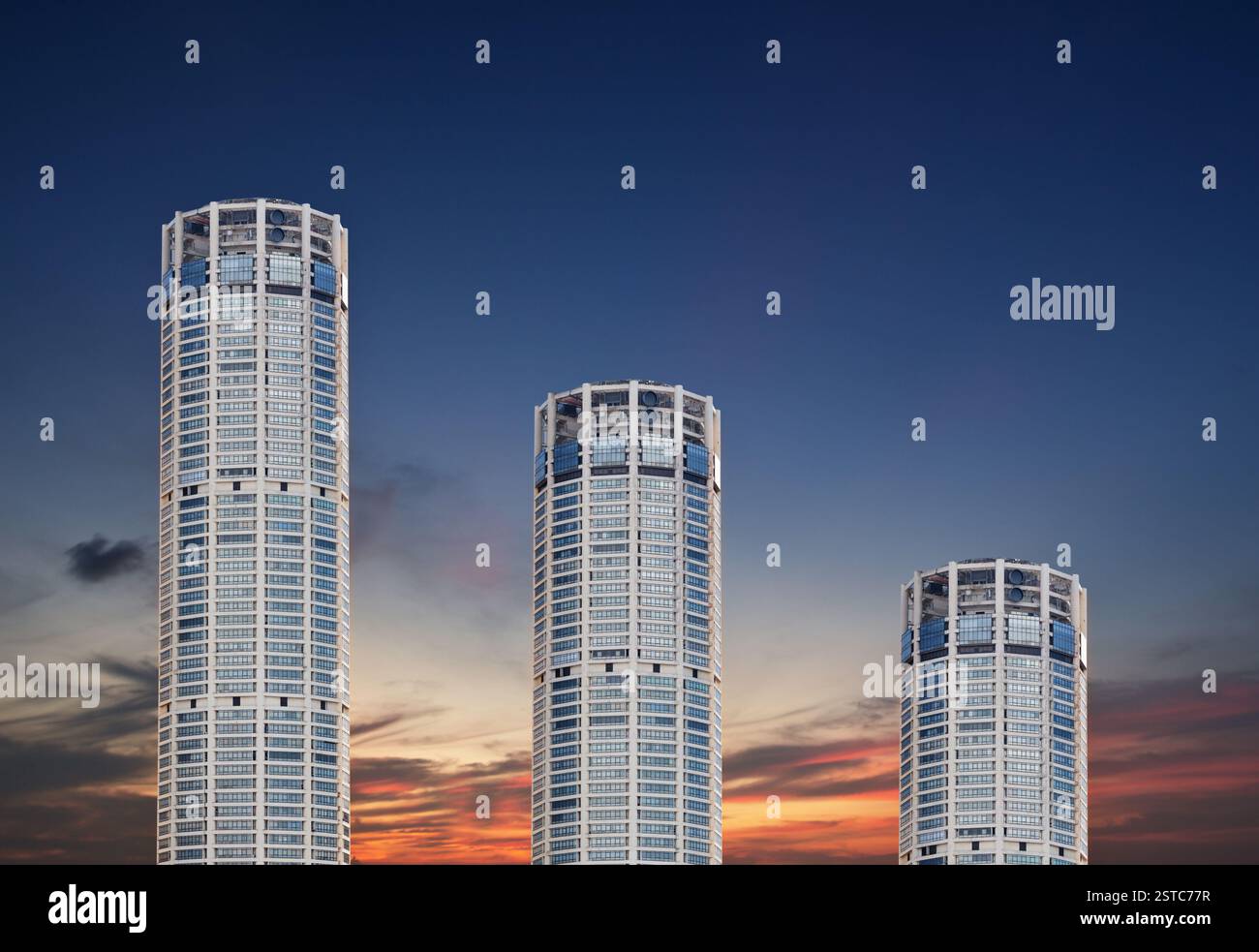 Small building skyscrapers hi-res stock photography and images - Alamy