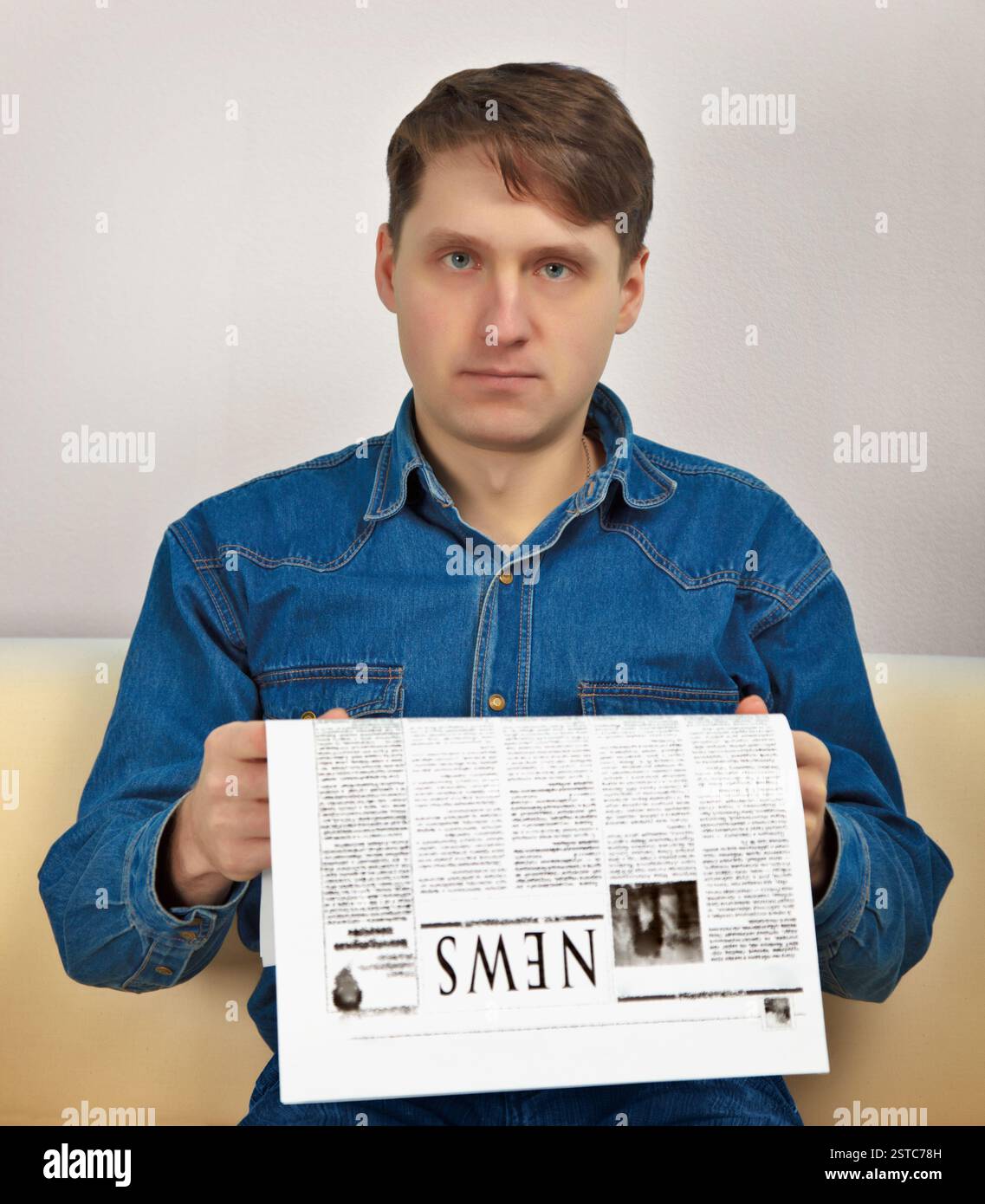Man reads newspaper Stock Photo - Alamy