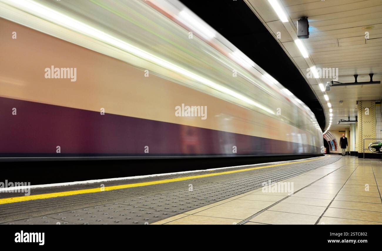 Tube train movement speed blur london underground motion hi-res stock ...