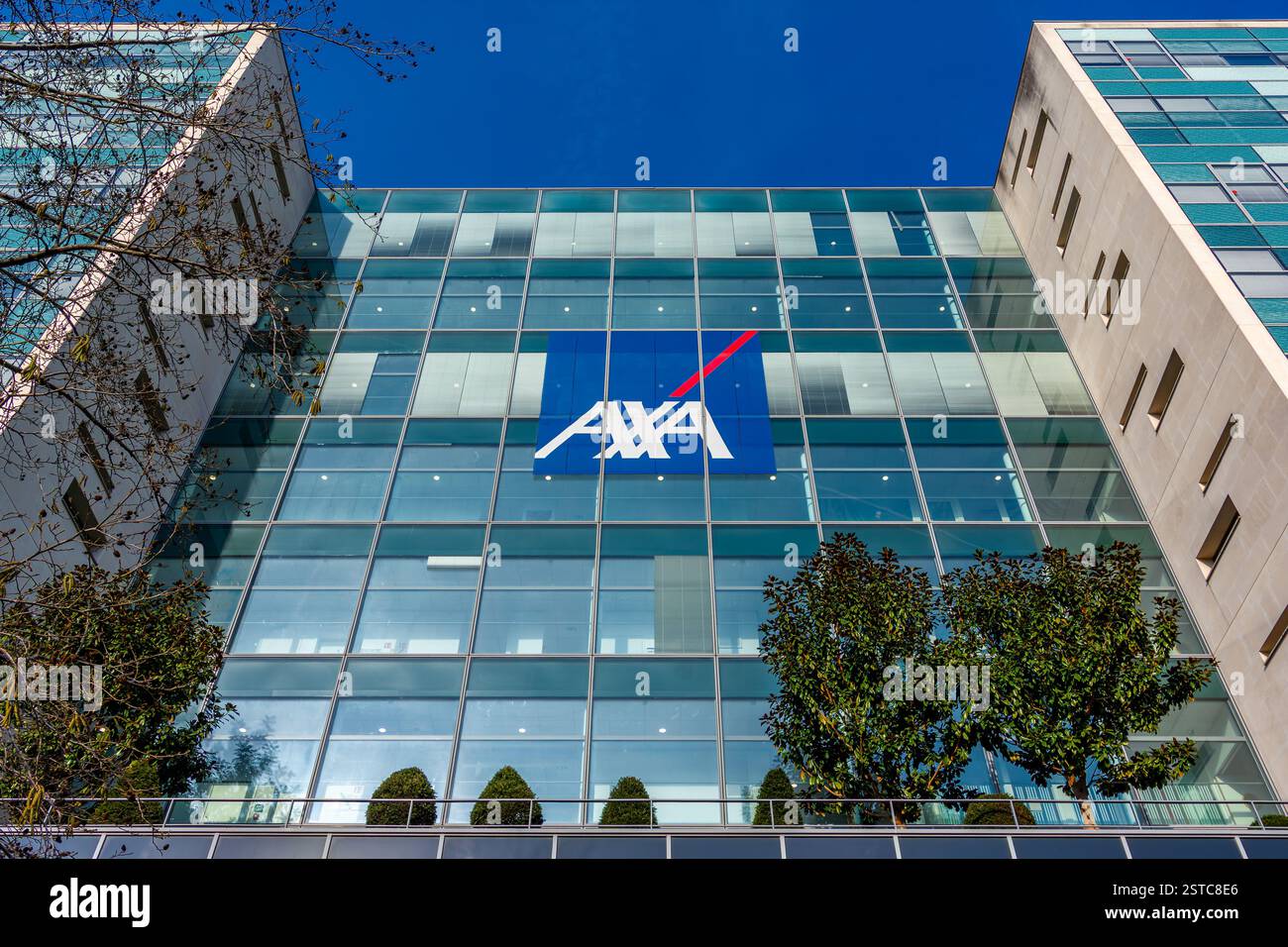 Axa group headquarters hi-res stock photography and images - Alamy