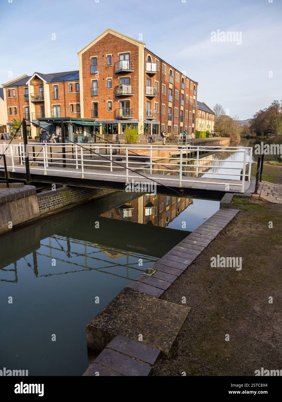 Ebley Mill Swing Bridge, The Stroudwater Canal, Stroud, Gloucestershire ...