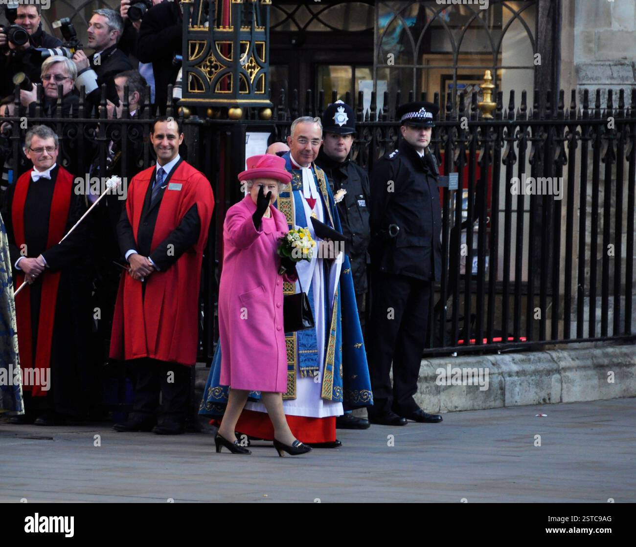 LONDON - MARCH 12: Queen Elizabeth leaves Westminster Abbey after the ...