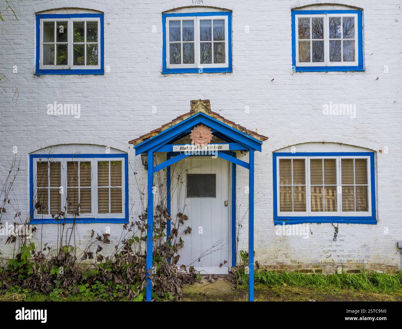 Double lock cottage hi-res stock photography and images - Alamy