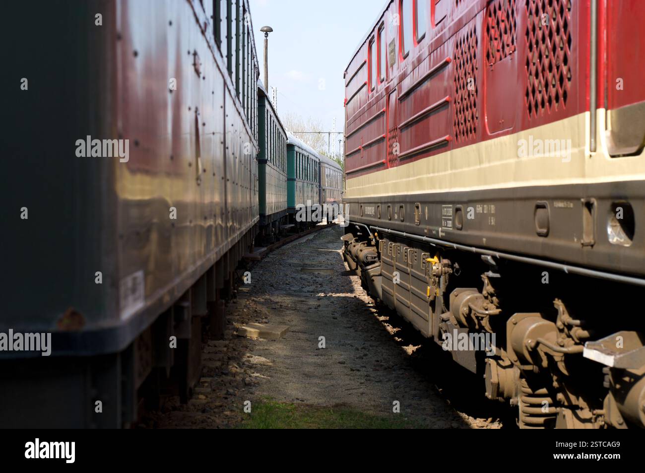Wagons between station railway hi-res stock photography and images - Alamy