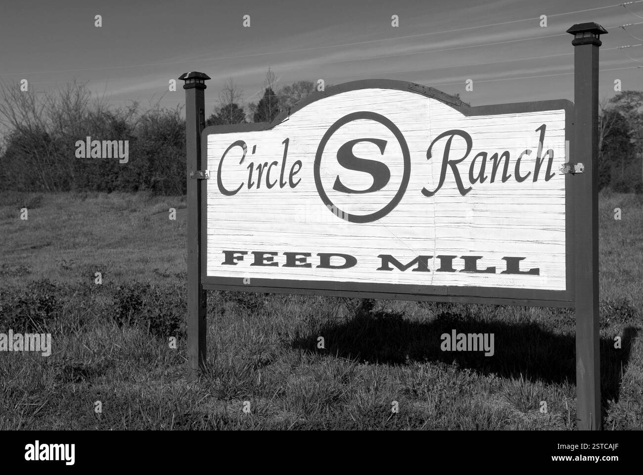 Circle s ranch feed mill sign hi-res stock photography and images - Alamy