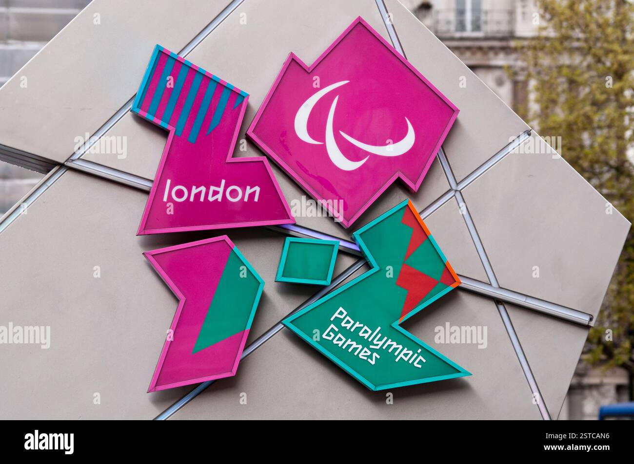 London 2012 olympic games logo hi-res stock photography and images - Alamy