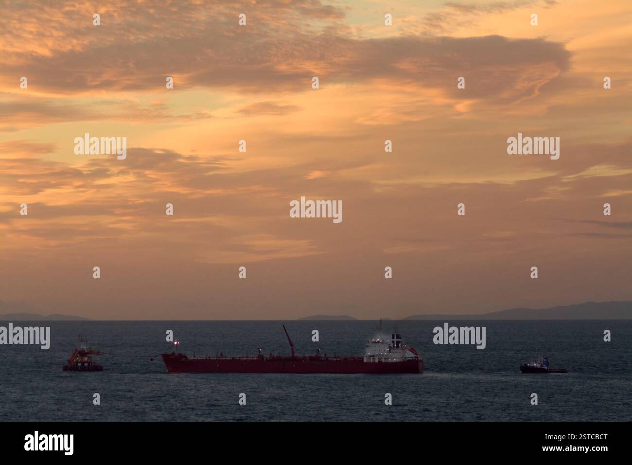 Large red cargo ship hi-res stock photography and images - Alamy