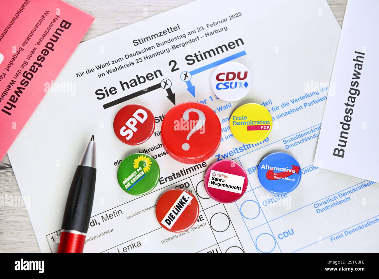 Stimmzettel zur Bundestagswahl 2025 mit Fragezeichen und ...