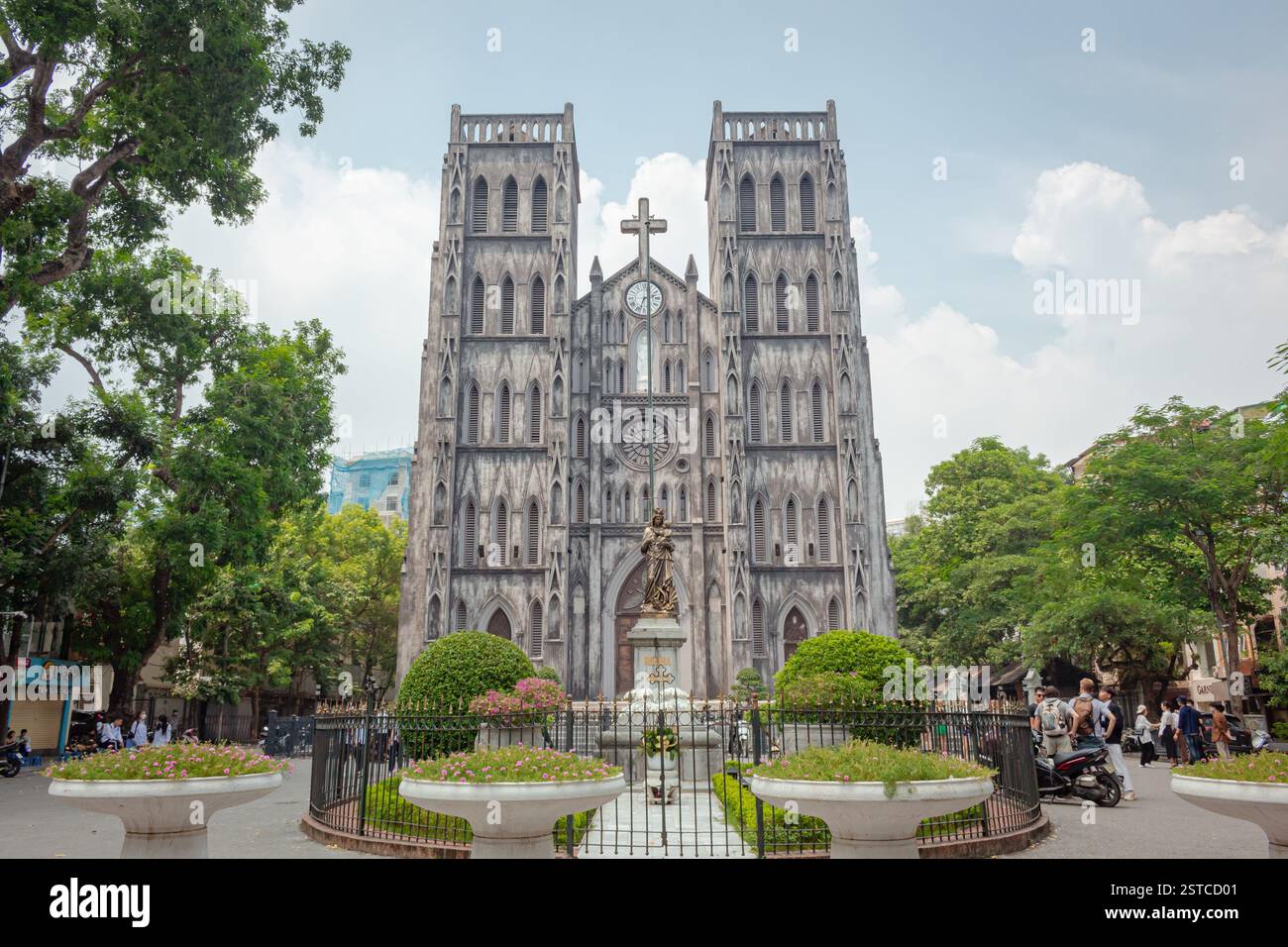 Old gothic church cathedral architecture building at Nhà Thờ Lớn Hà Nội ...