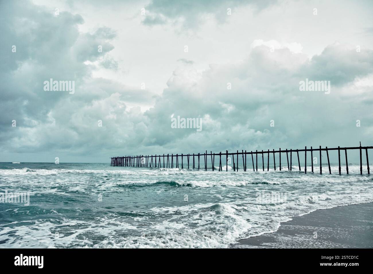 The wooden old jetty over the stormy sea hi-res stock photography and ...