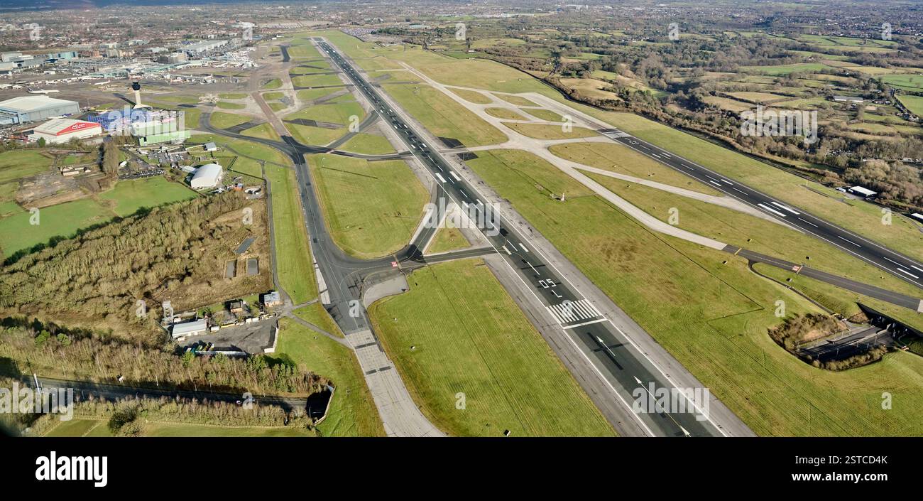 The Runway at Manchester Airport, north west England, Pilots eye view ...