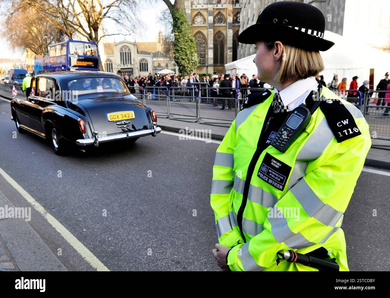 Police woman uk hi-res stock photography and images - Alamy