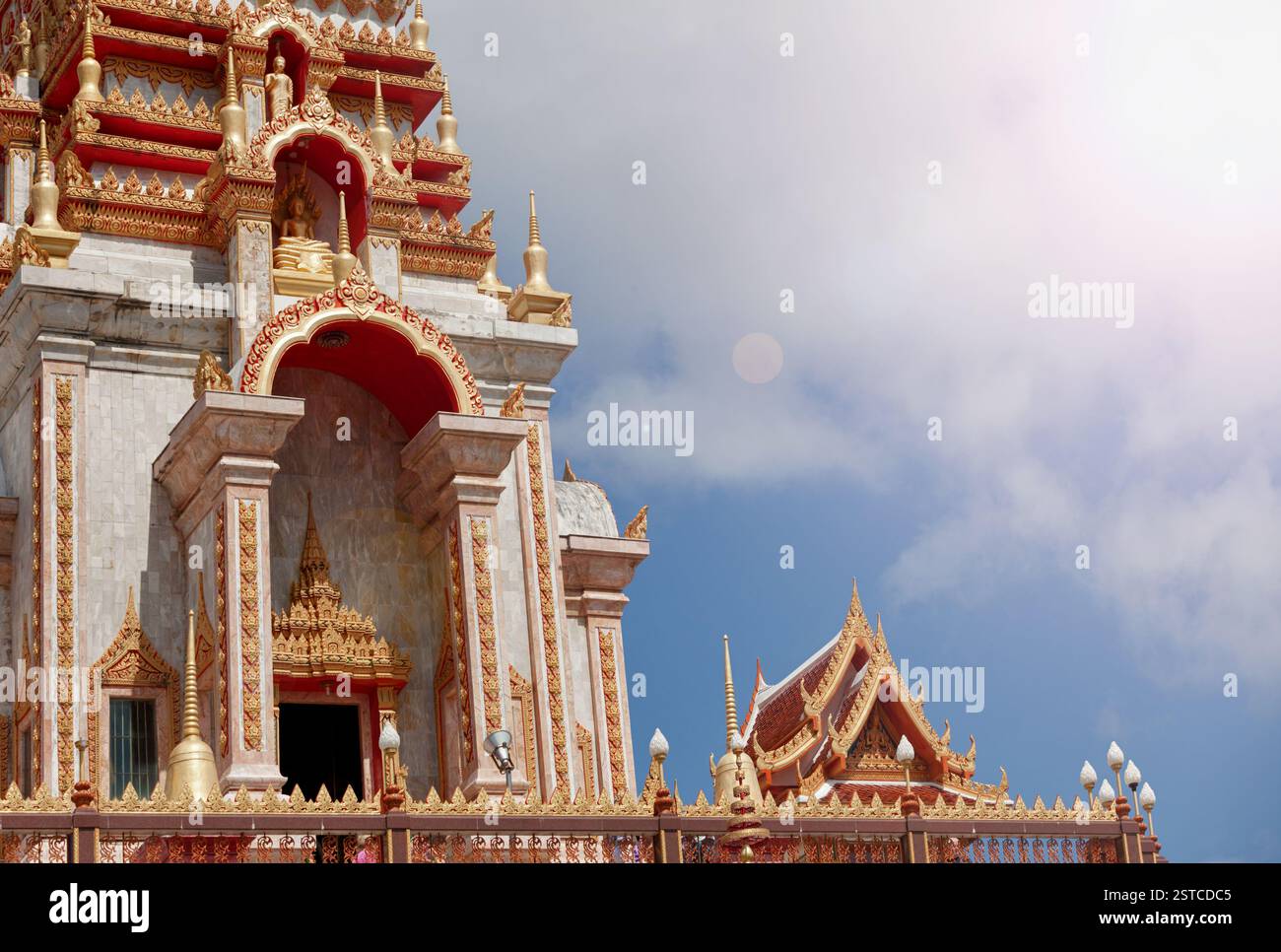 Detail of building - Buddhist temple Stock Photo - Alamy
