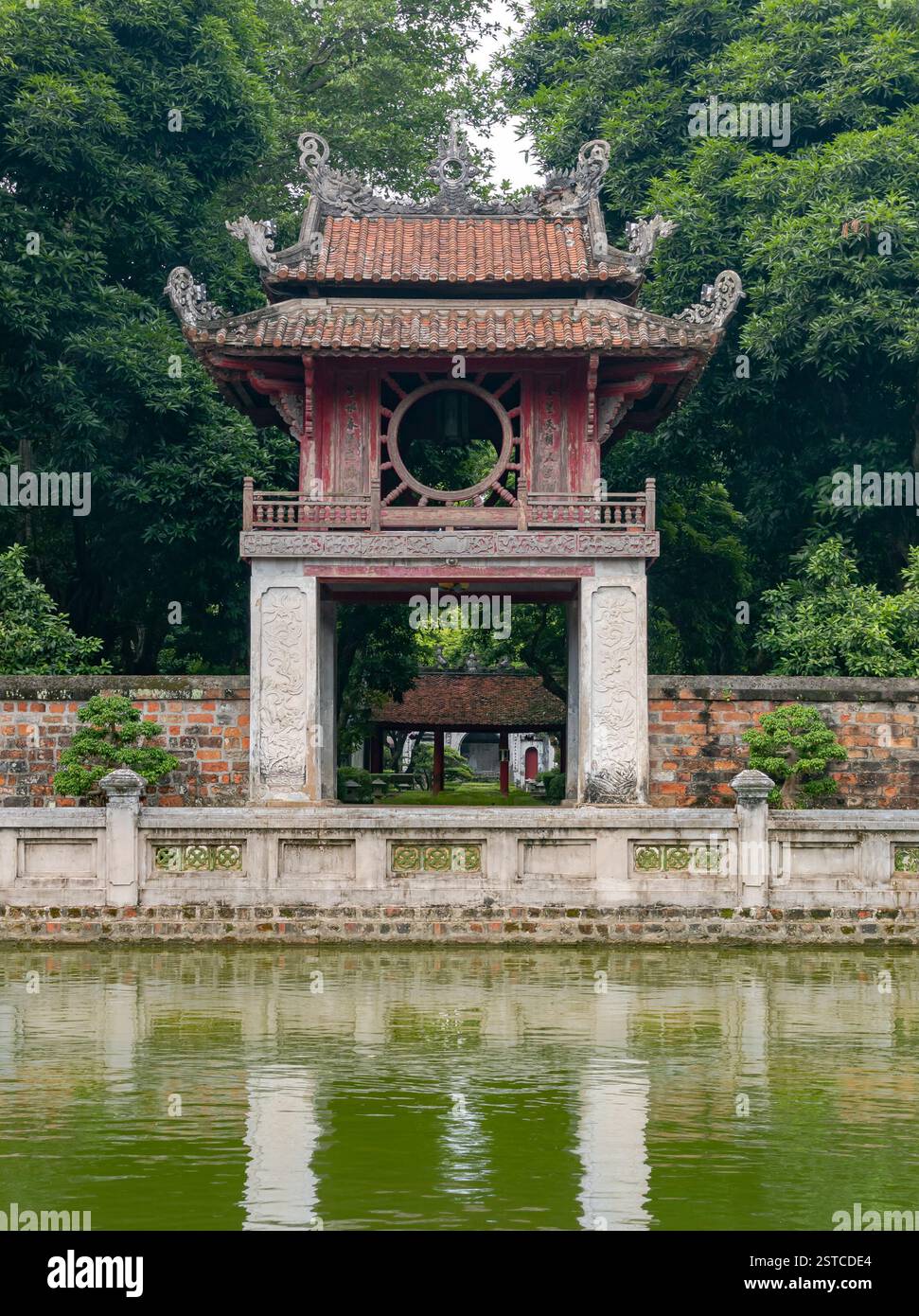 Traditional architecture in literature hi-res stock photography and ...