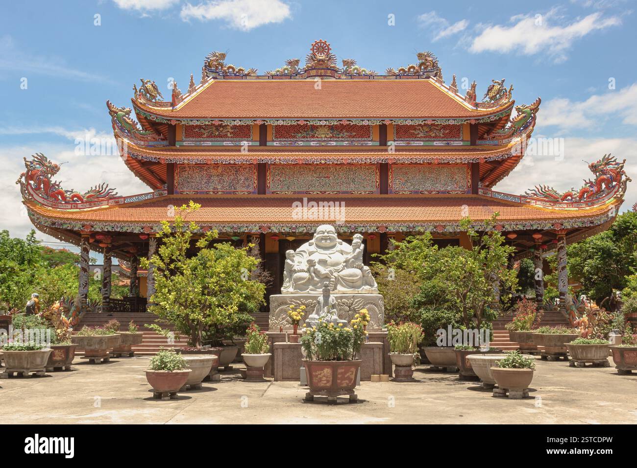 Vietnam buddha statue in garden hi-res stock photography and images - Alamy