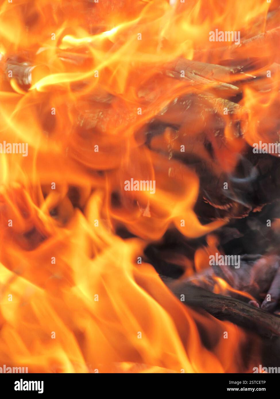 Fire flames on coal hi-res stock photography and images - Alamy
