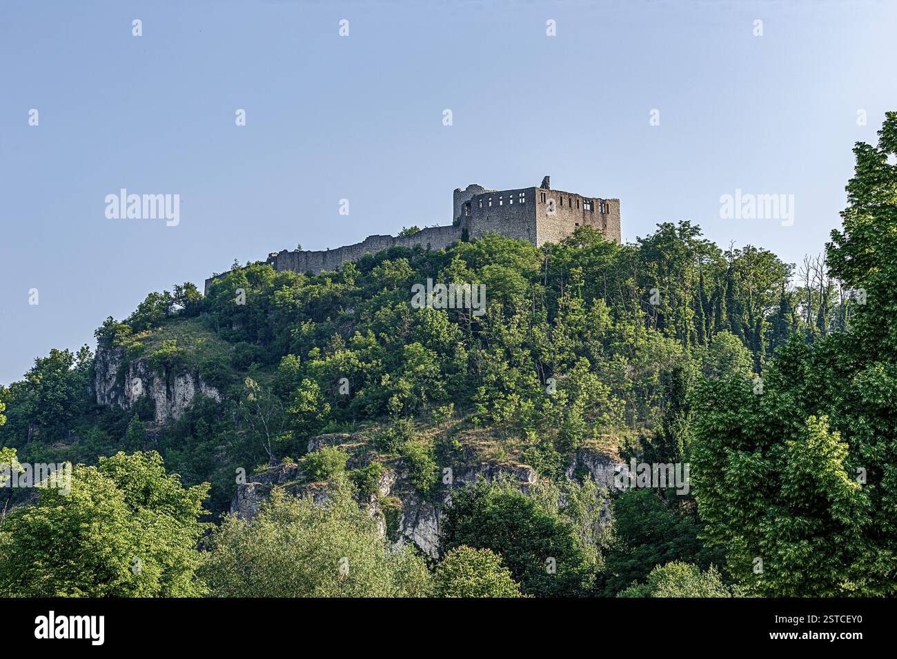 Burgmauer fenster hi-res stock photography and images - Alamy