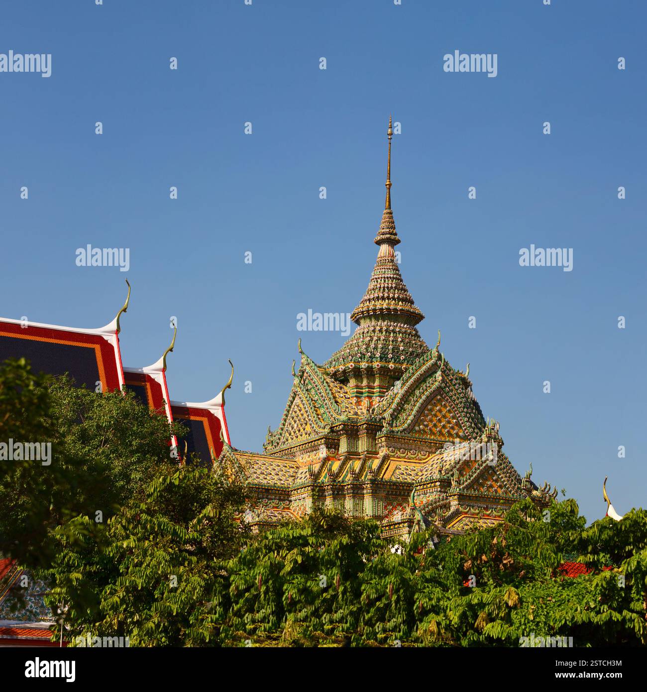 Rich temple hi-res stock photography and images - Alamy