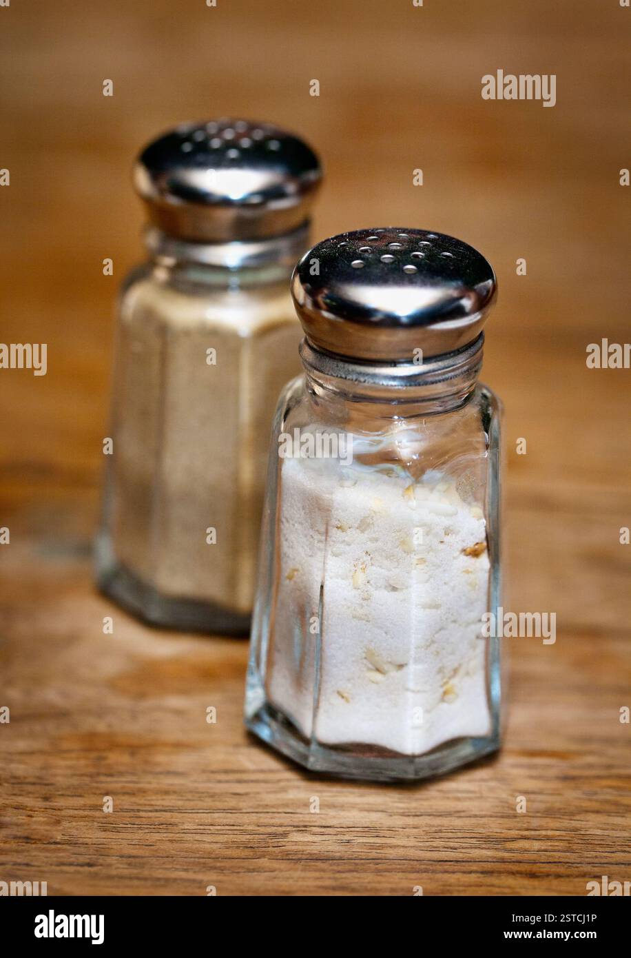 Vintage salt pepper shaker hi-res stock photography and images - Alamy