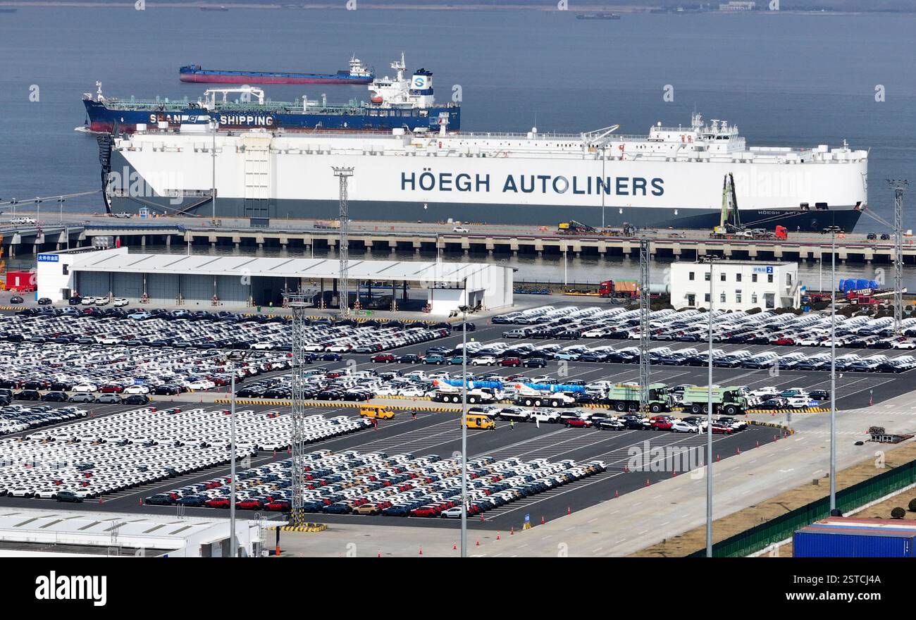 A ro-ro ship loaded with export vehicles leave Haitong (Taicang ...