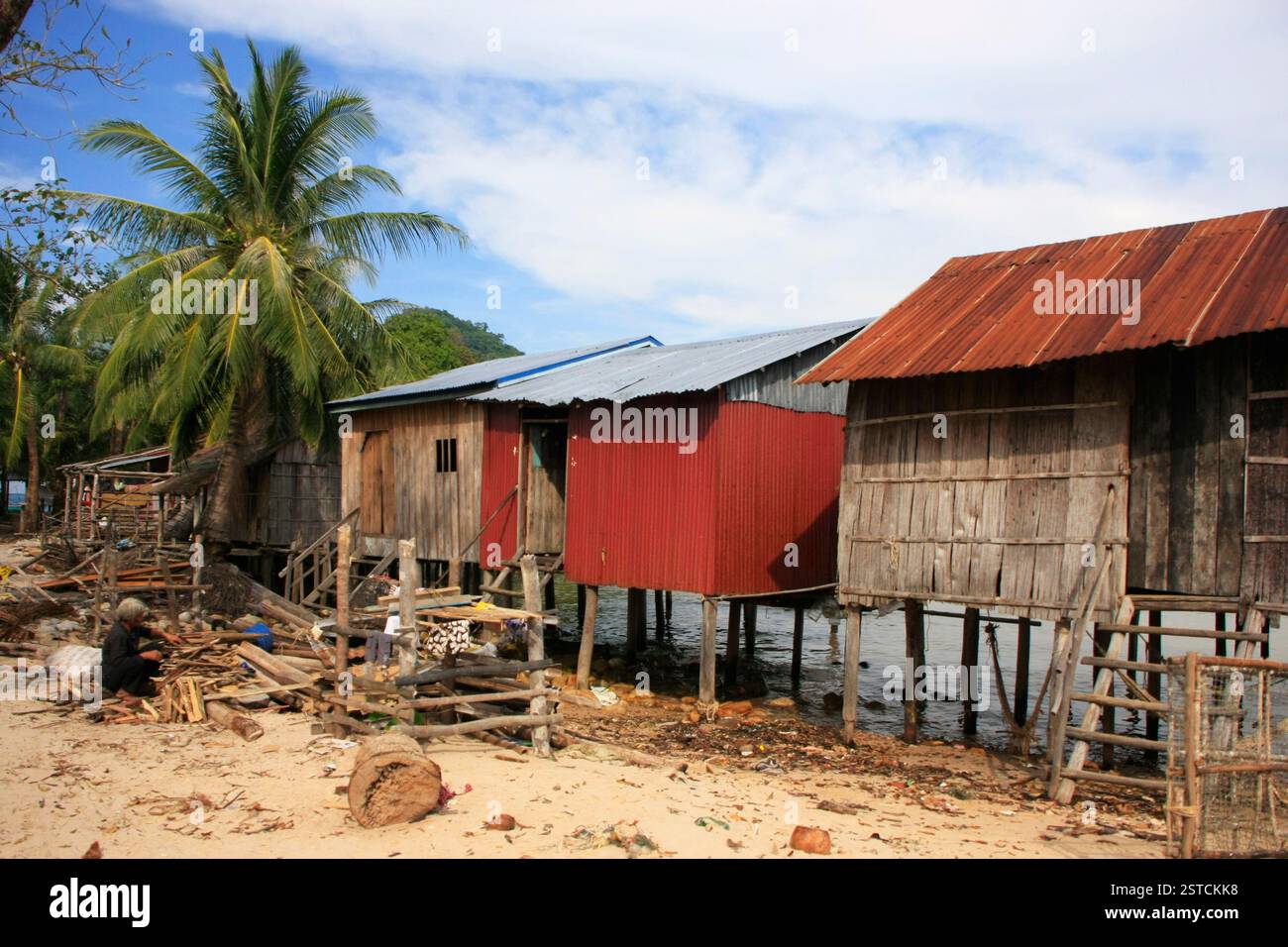 Tropical island houses fishing hi-res stock photography and images - Alamy