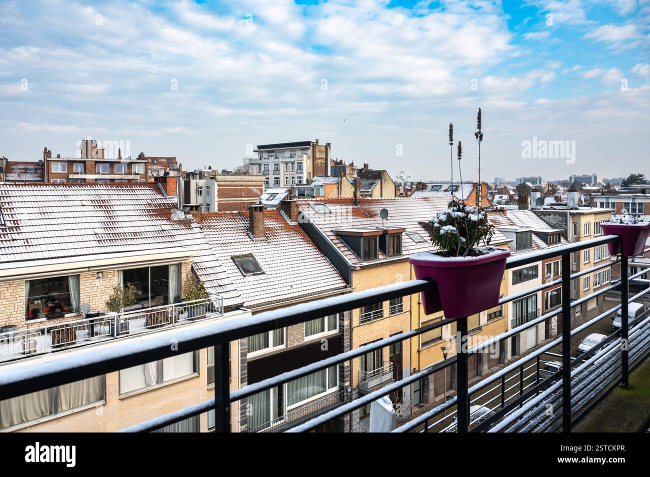 Rooftops and terraces covered with snow, high angle view of Jette ...