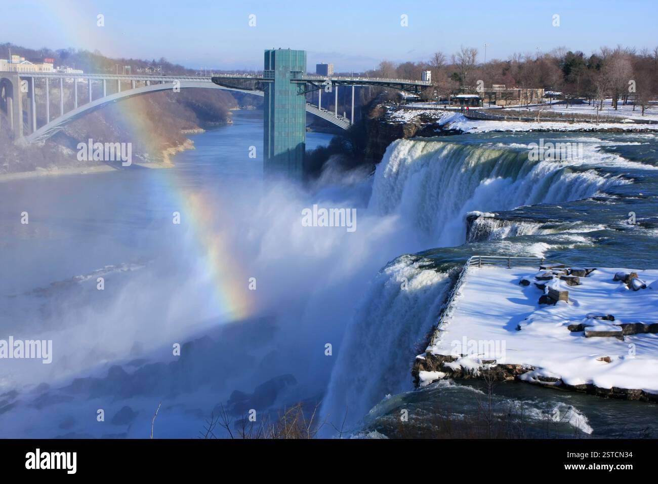 Niagara Falls and Rainbow Bridge in winter, New Yo Stock Photo - Alamy