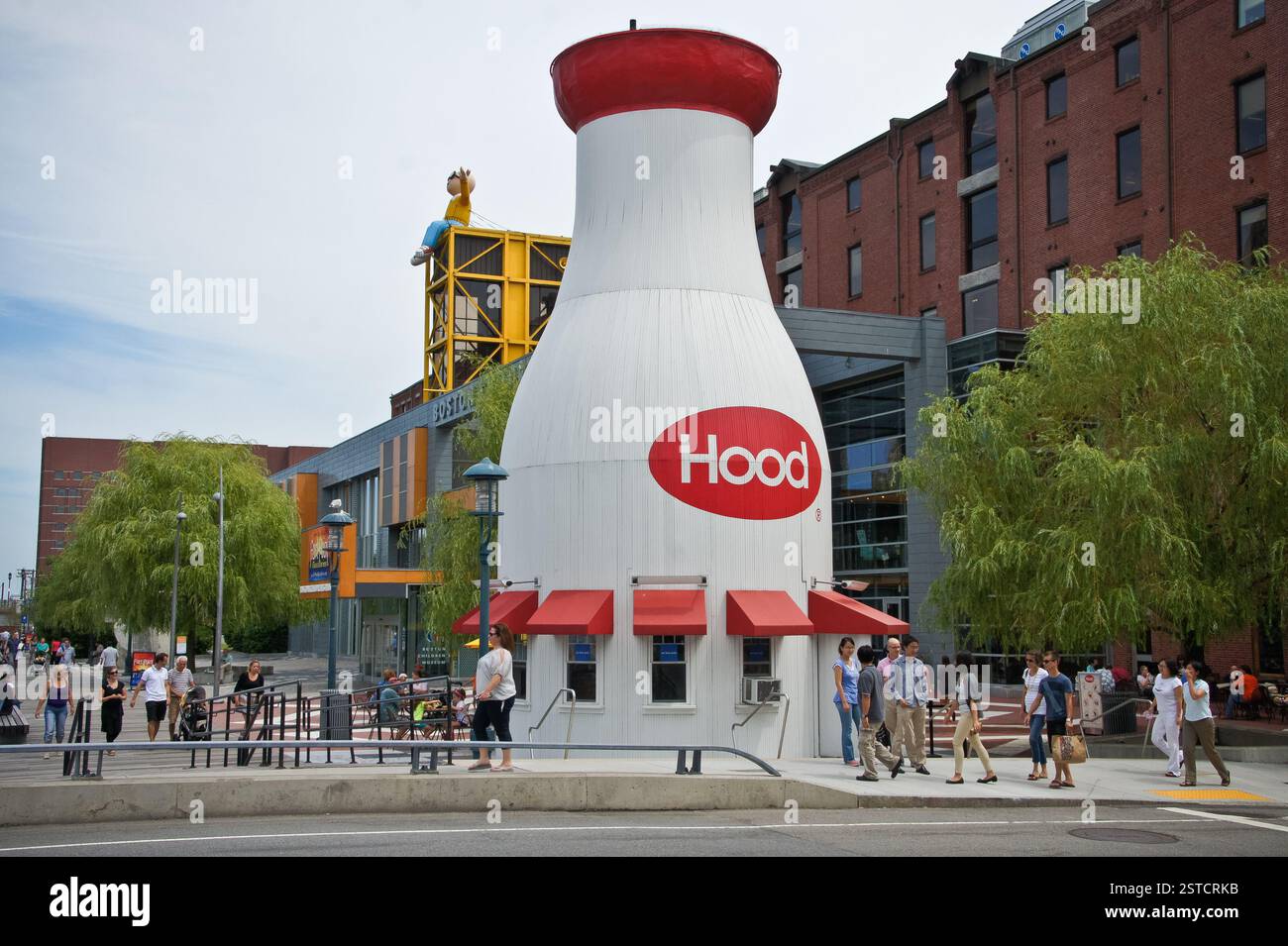 Glenn's Kreme&Kone at the Hood Milk Bottle. A retro ice cream parlor in ...