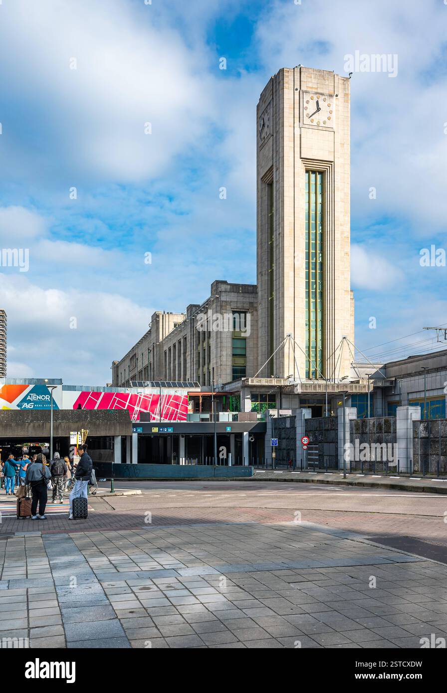 Clock tower and entrance to the Brussels North railway station and bus ...