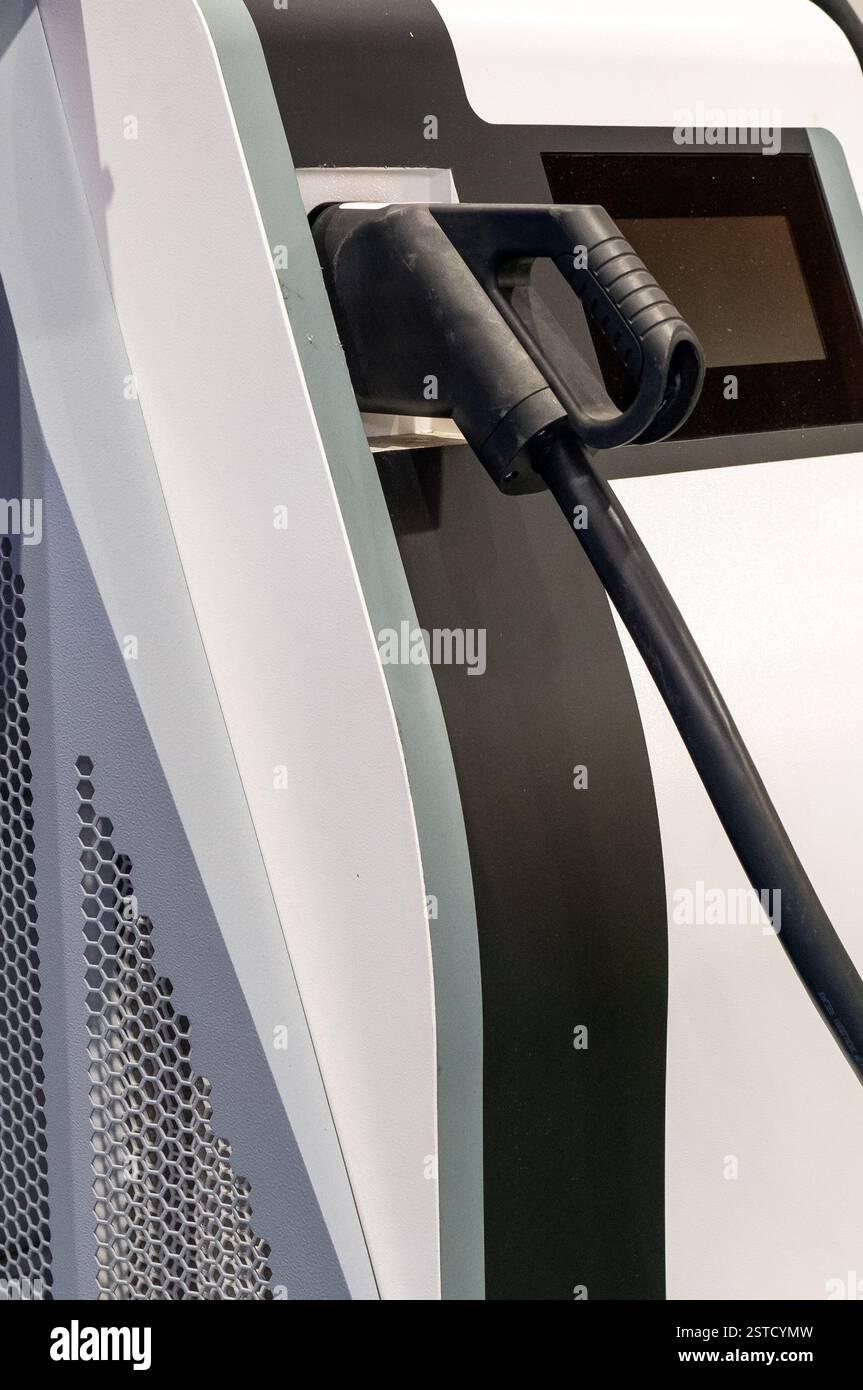 Bus charging hi-res stock photography and images - Alamy