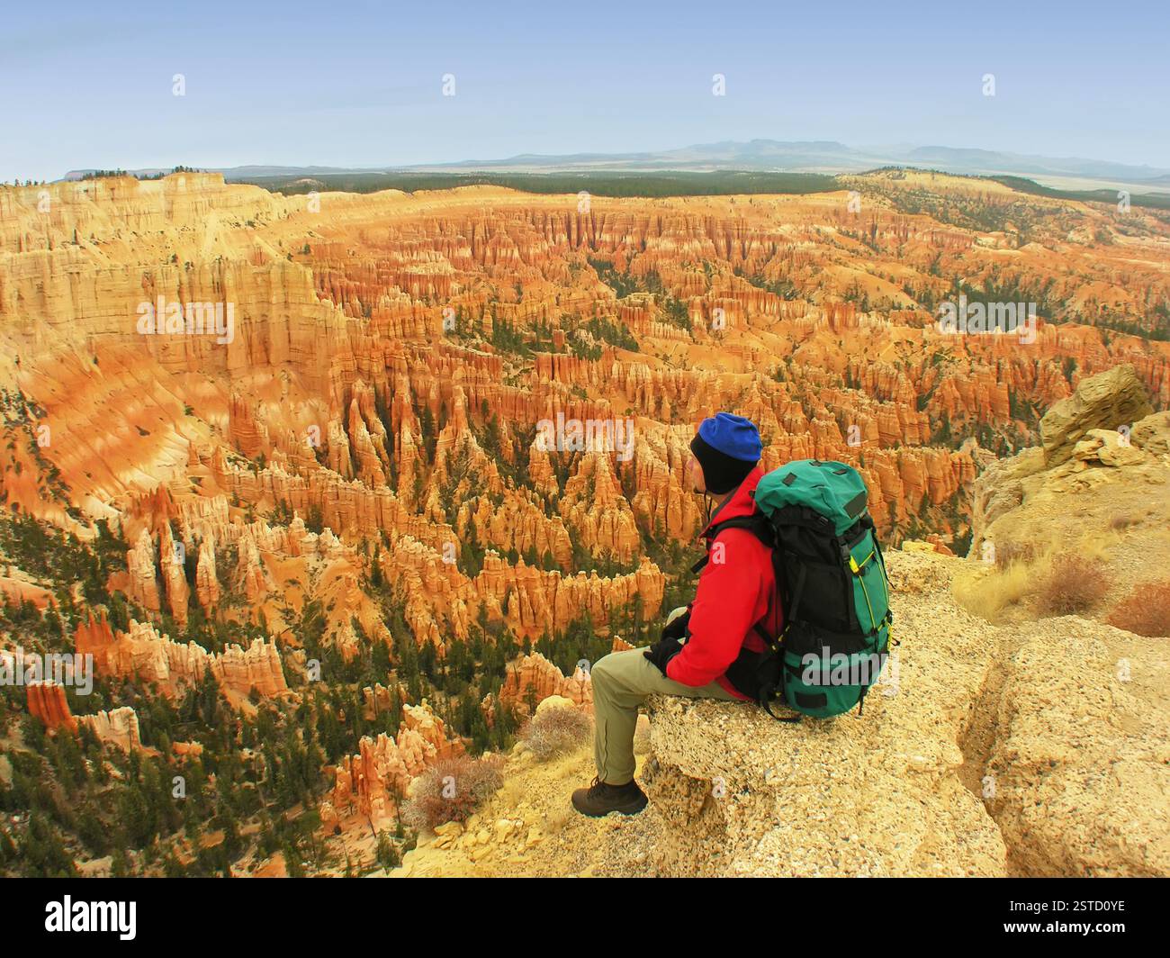 Backpacker resting at Inspiration Point Stock Photo - Alamy