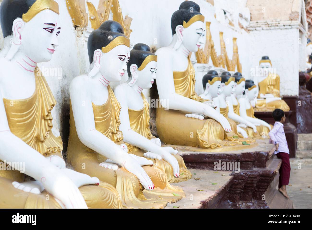 Myanmar, Kaw Goon Cave (Kawgun Cave), limestone cave temple with ...
