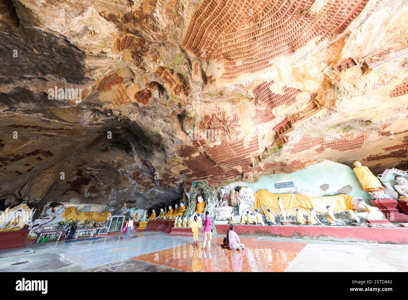 Myanmar, Kaw Goon Cave (Kawgun Cave), limestone cave temple with ...