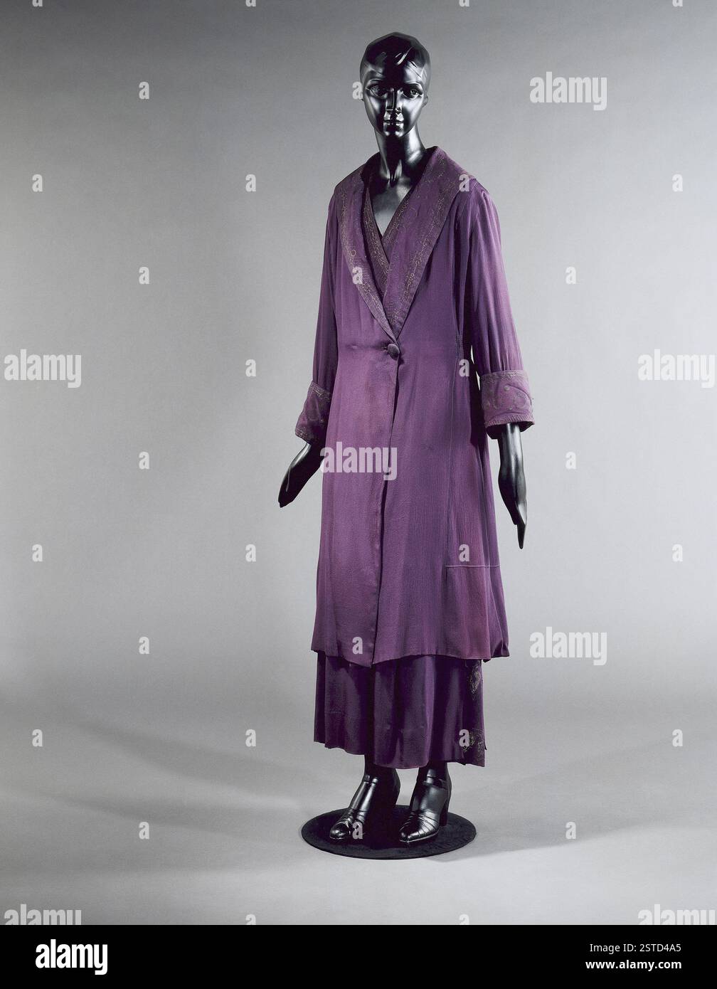 A design showcasing geometric patterns made of circles and parallel ...