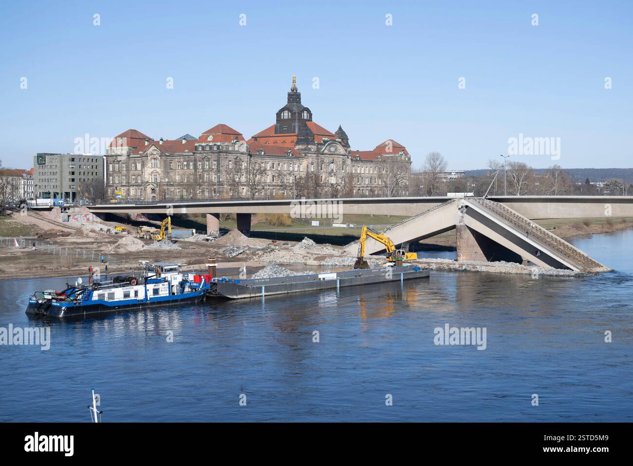 Dresden, Germany. 18th Feb, 2025. An excavator standing on a ship on ...