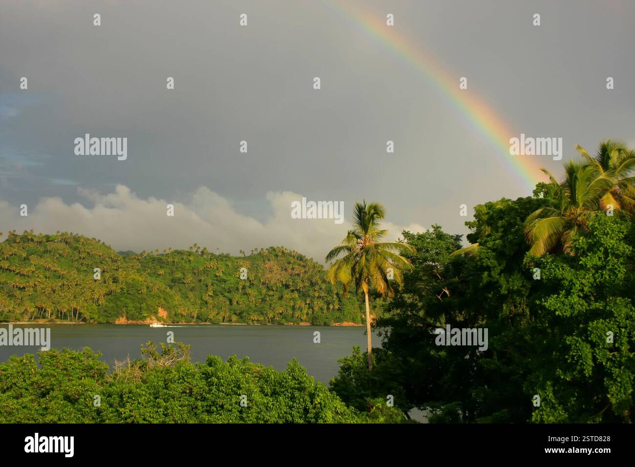 Rainbow sea sail boat bay hi-res stock photography and images - Alamy