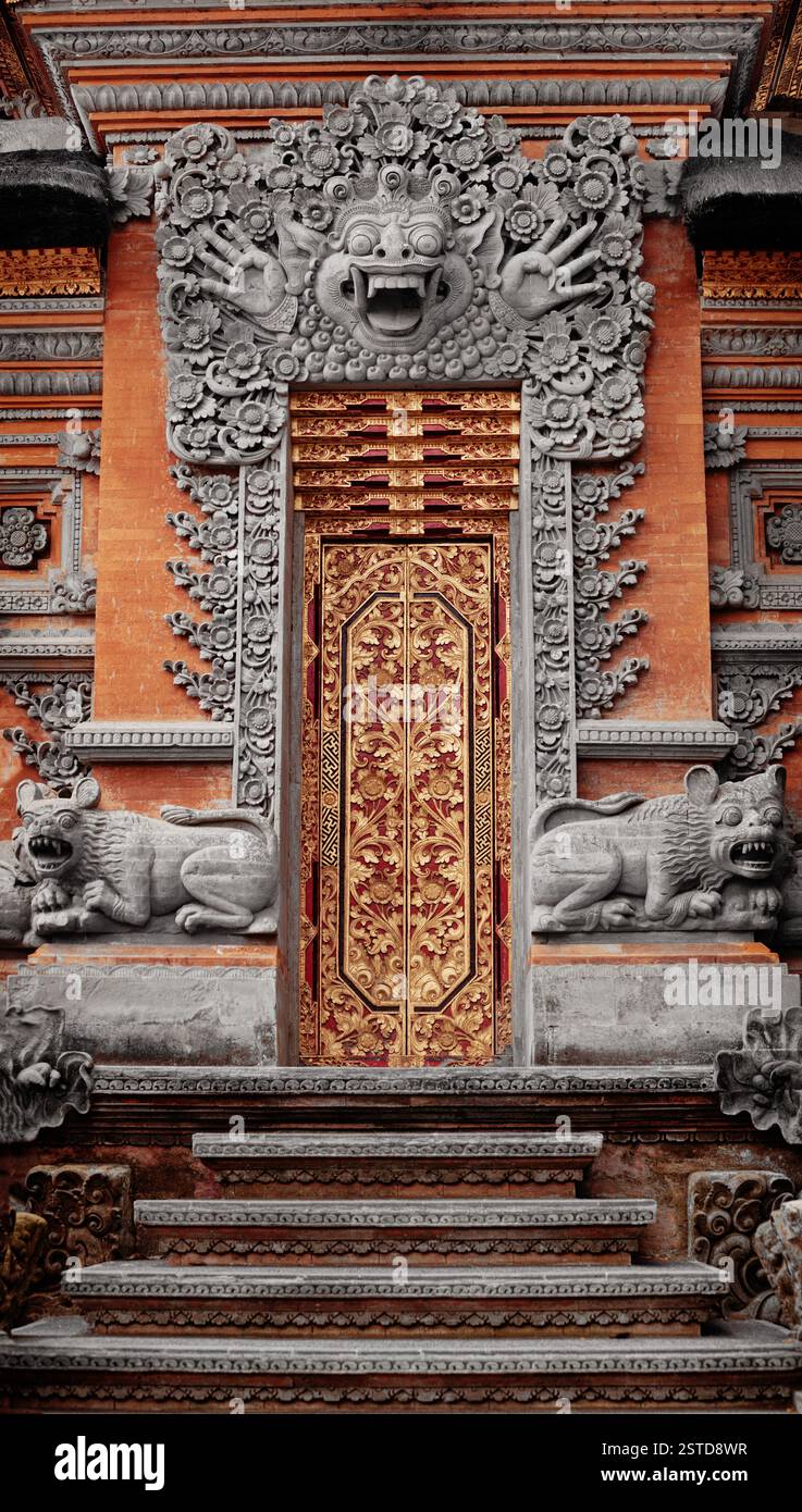 Tribal gate hi-res stock photography and images - Alamy