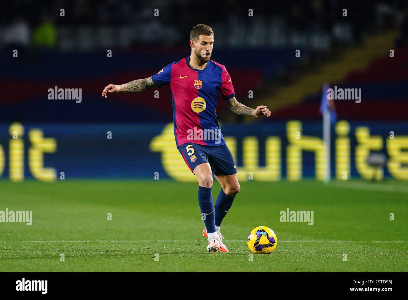 Barcelona, Spain. 17th Feb, 2025. Inigo Martinez of FC Barcelona during ...