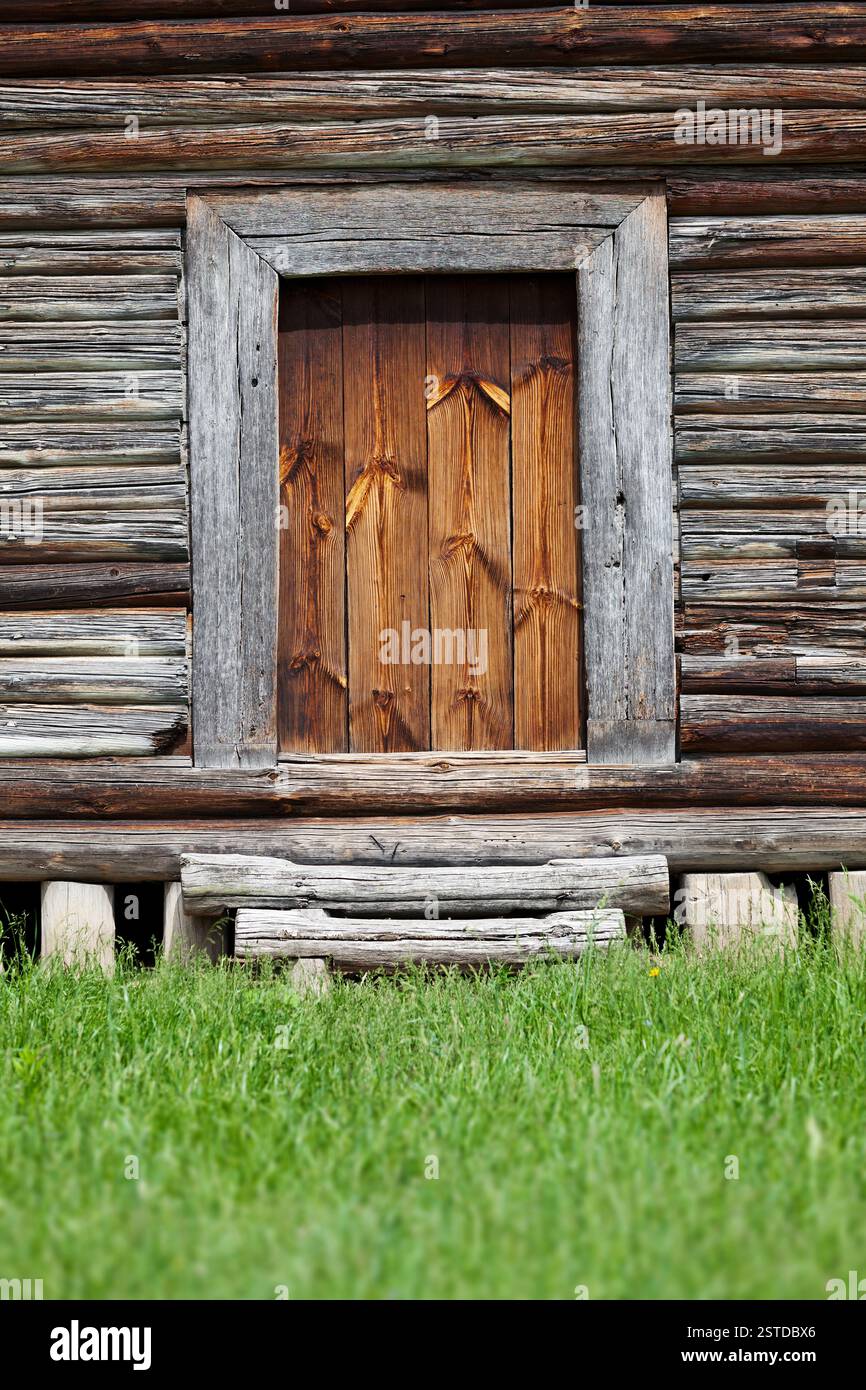 Old wooden barn entrance Stock Photo - Alamy